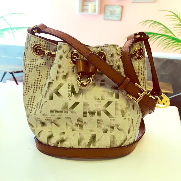 Michael Kors | Bags | Authentic Michael Kors Sling Bag | Poshmark